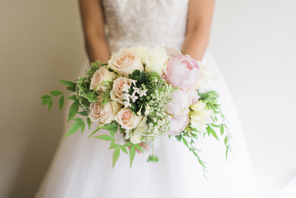 How to photograph a wedding bouquet - momentsphotography.com.au