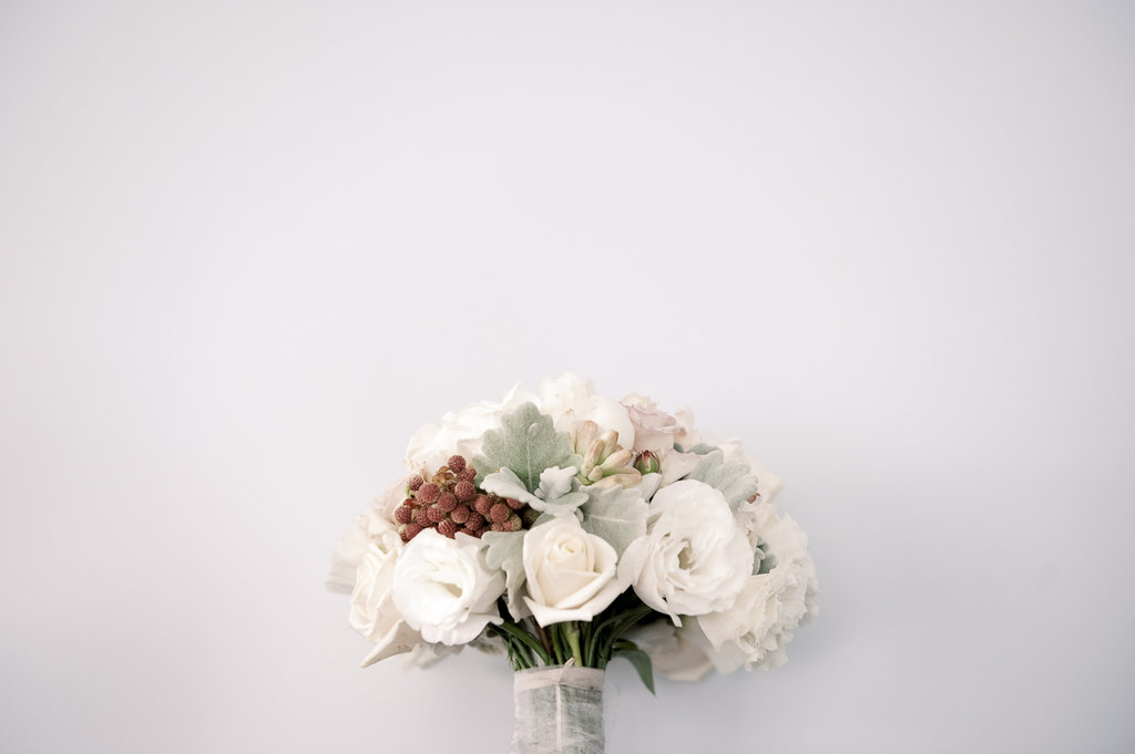 How to photograph a wedding bouquet - momentsphotography.com.au