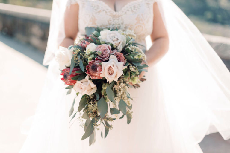 How to photograph a wedding bouquet - momentsphotography.com.au